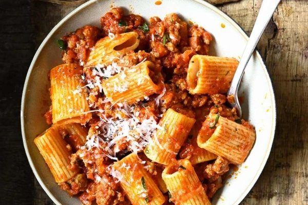 Red Hen Rigatoni Recipe | Italian Restaurant Style - Naznin's Kitchen